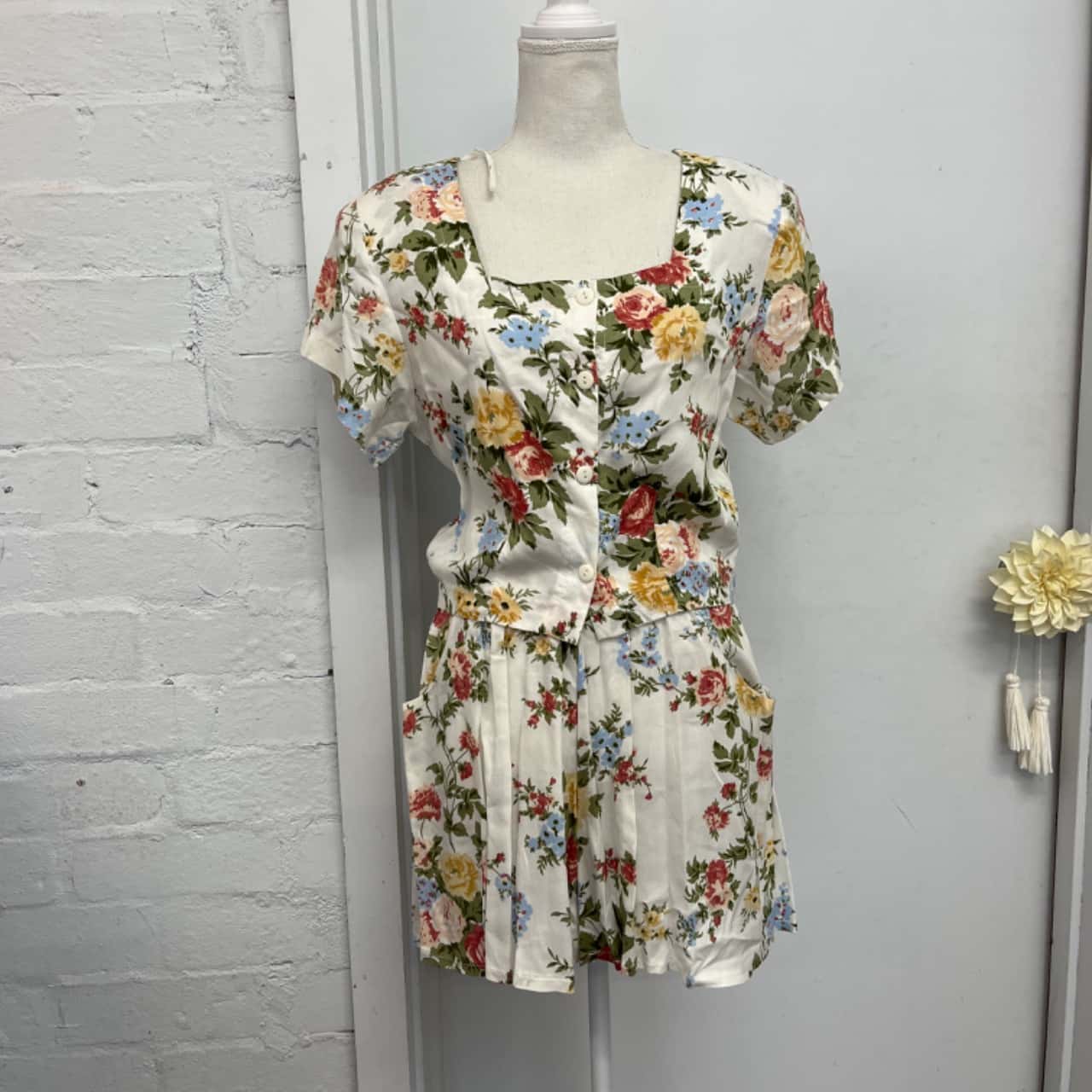 Retro/Vintage Suzanne Grae Floral top and shorts set. Size 12