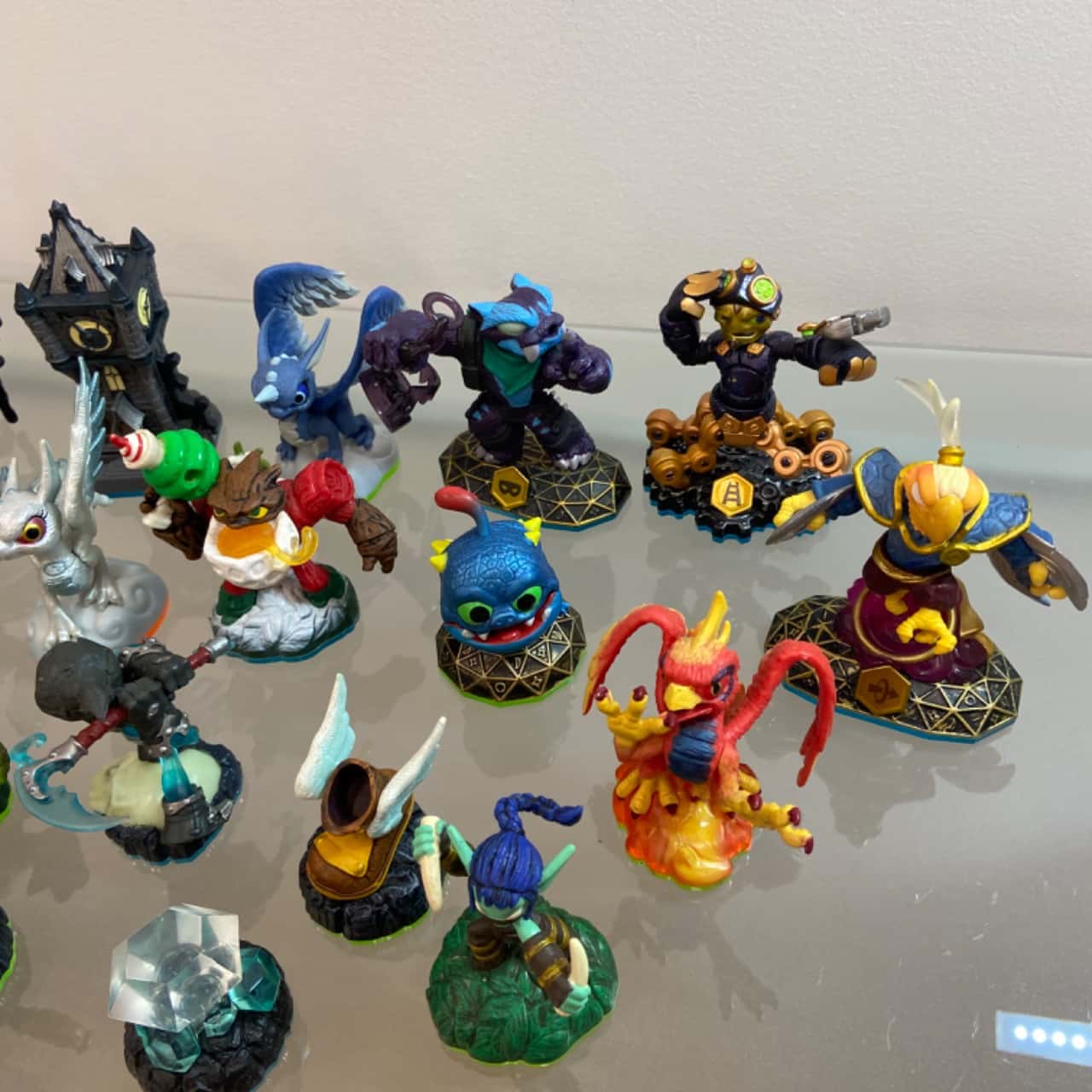 Skylander collectible figurines x21(s)
