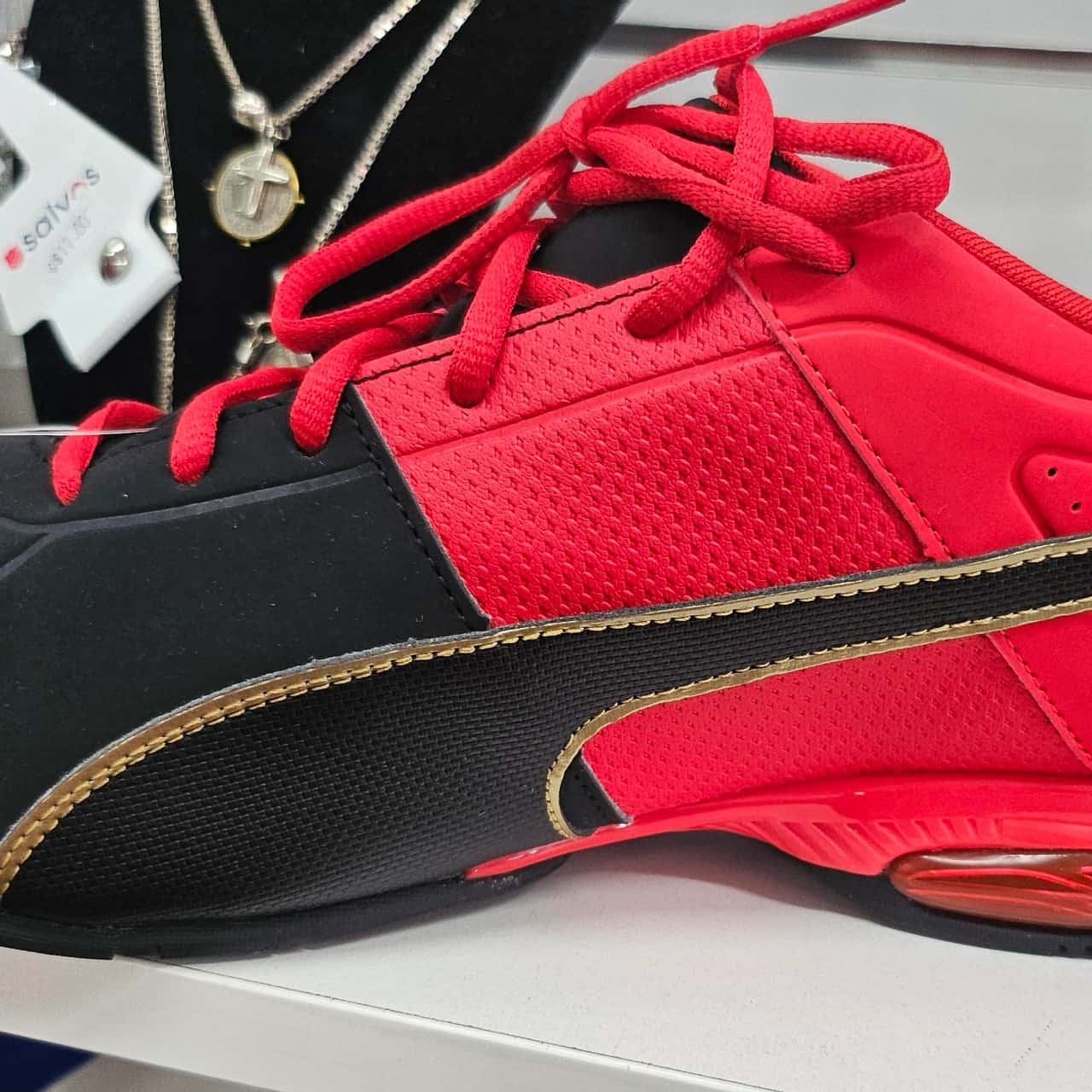 Puma Mens runners Surin 2 Black / Red