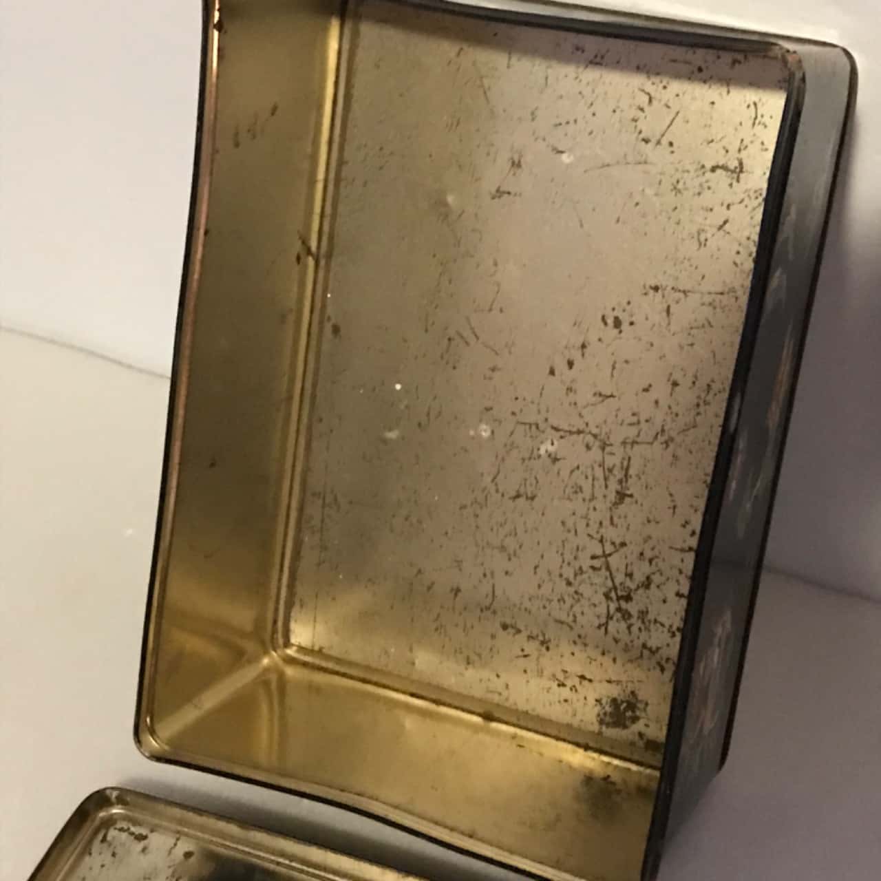 Vintage Decorative Tin Japanese Themed 30 cm x 20 cm x 15 cm (s)