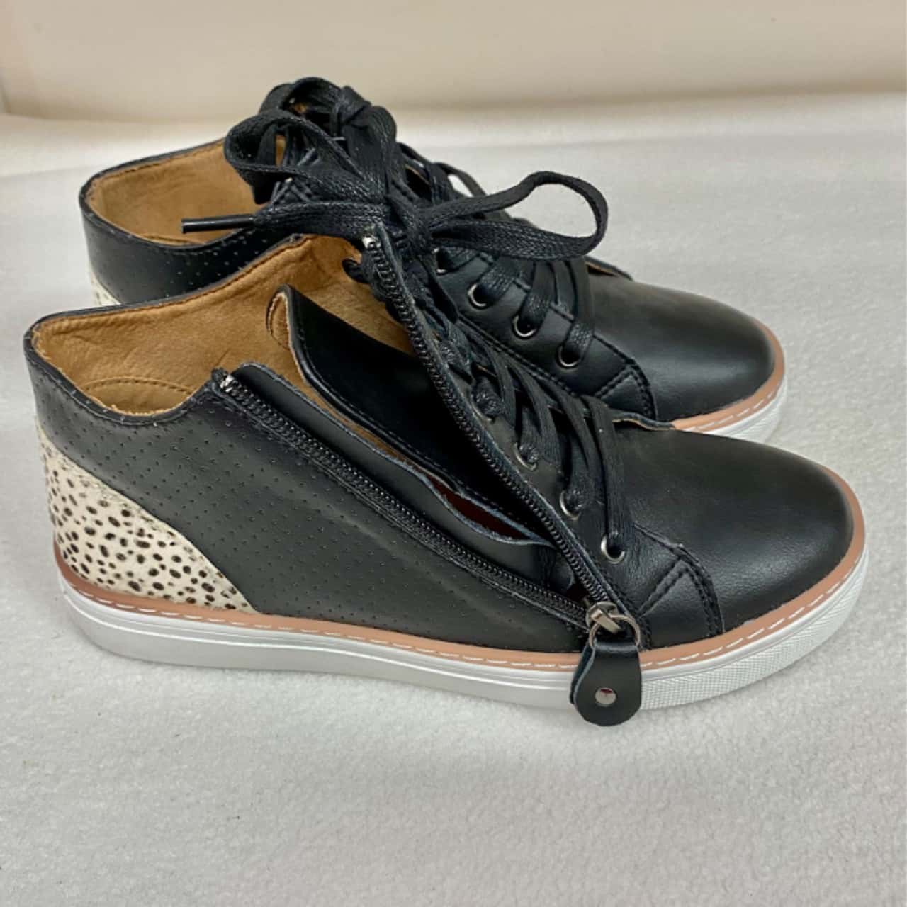 Step on Air Leather Upper Size 7 with Side Zip for Easy Fitting!(s)