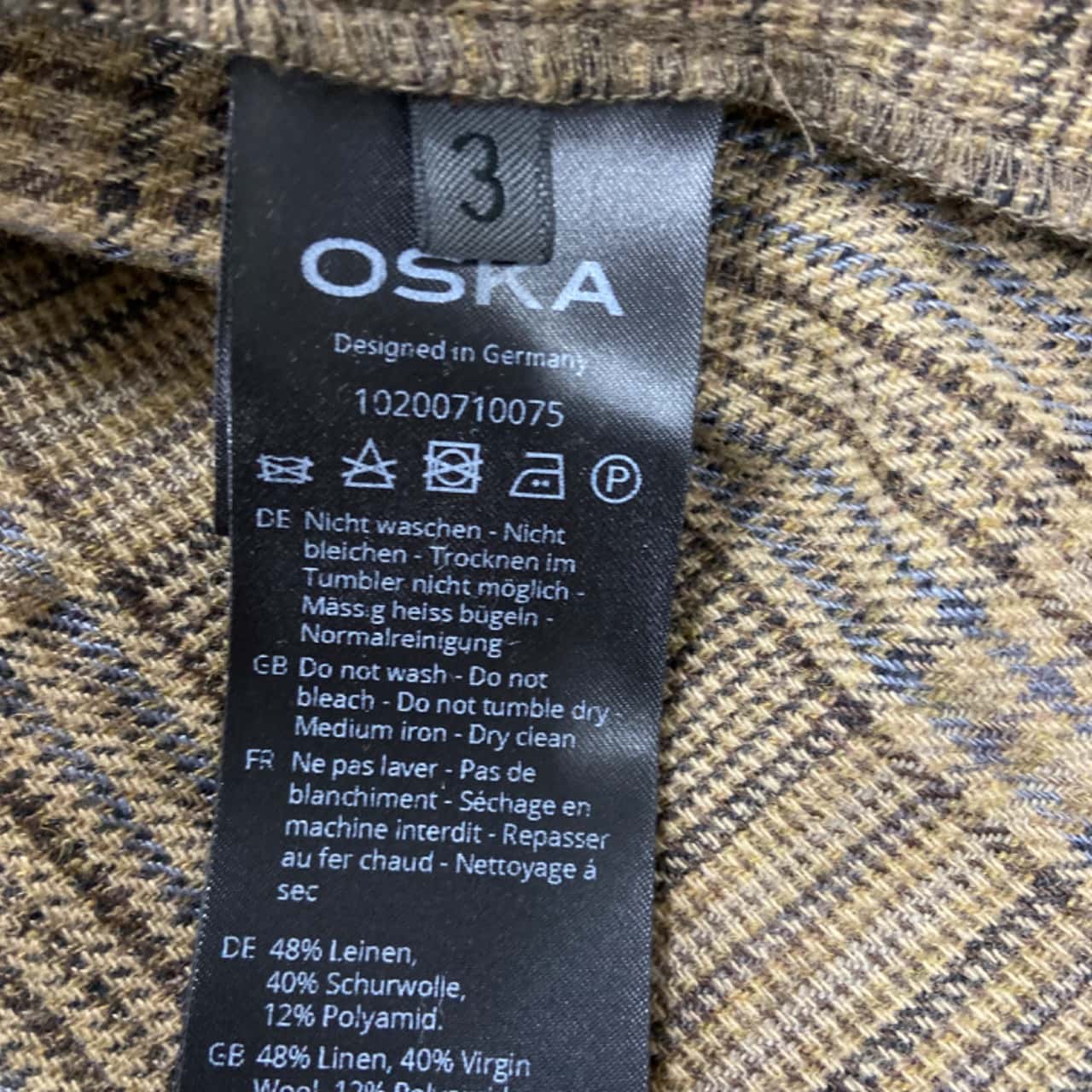Oska Womens woollen suit Size 3 (s)