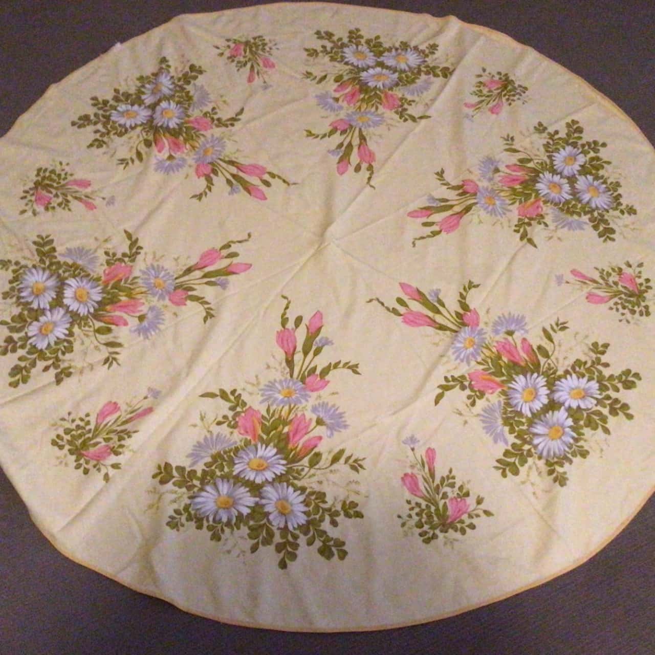 VINTAGE ROUND TABLECLOTH 146 cm diameter FLOWERS (s)