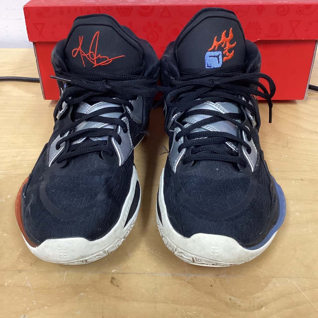 Nike Kyrie Infinity -Fire and Ice- Basketball Shoes US 9