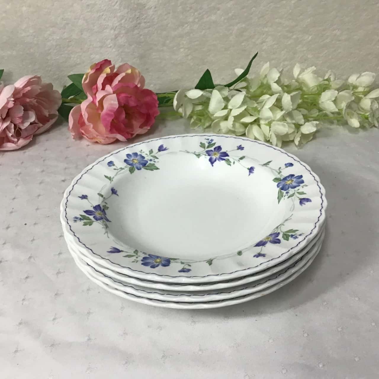 Mikasa Maxima Rotunda Set of 4 Blue Floral Pattern Bone China Bowls(s)