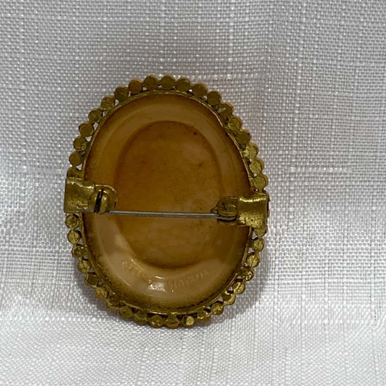 Vintage Cameo Brooch From Czecho Slovakia (s)