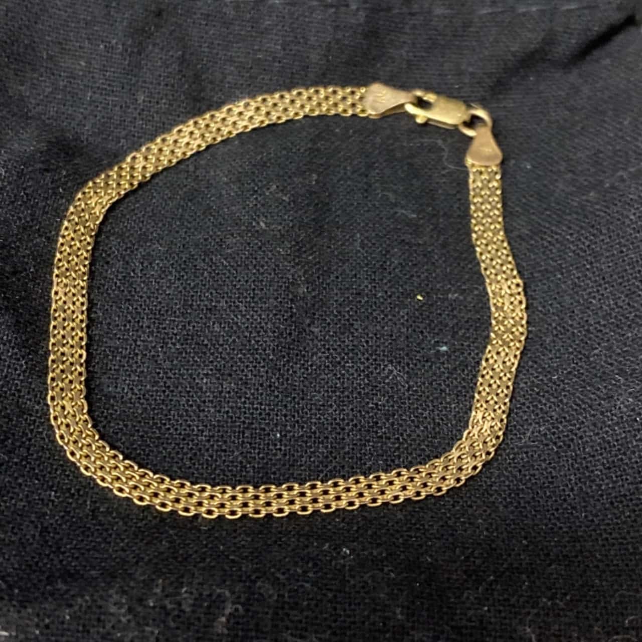 10ct gold bracelet (s)