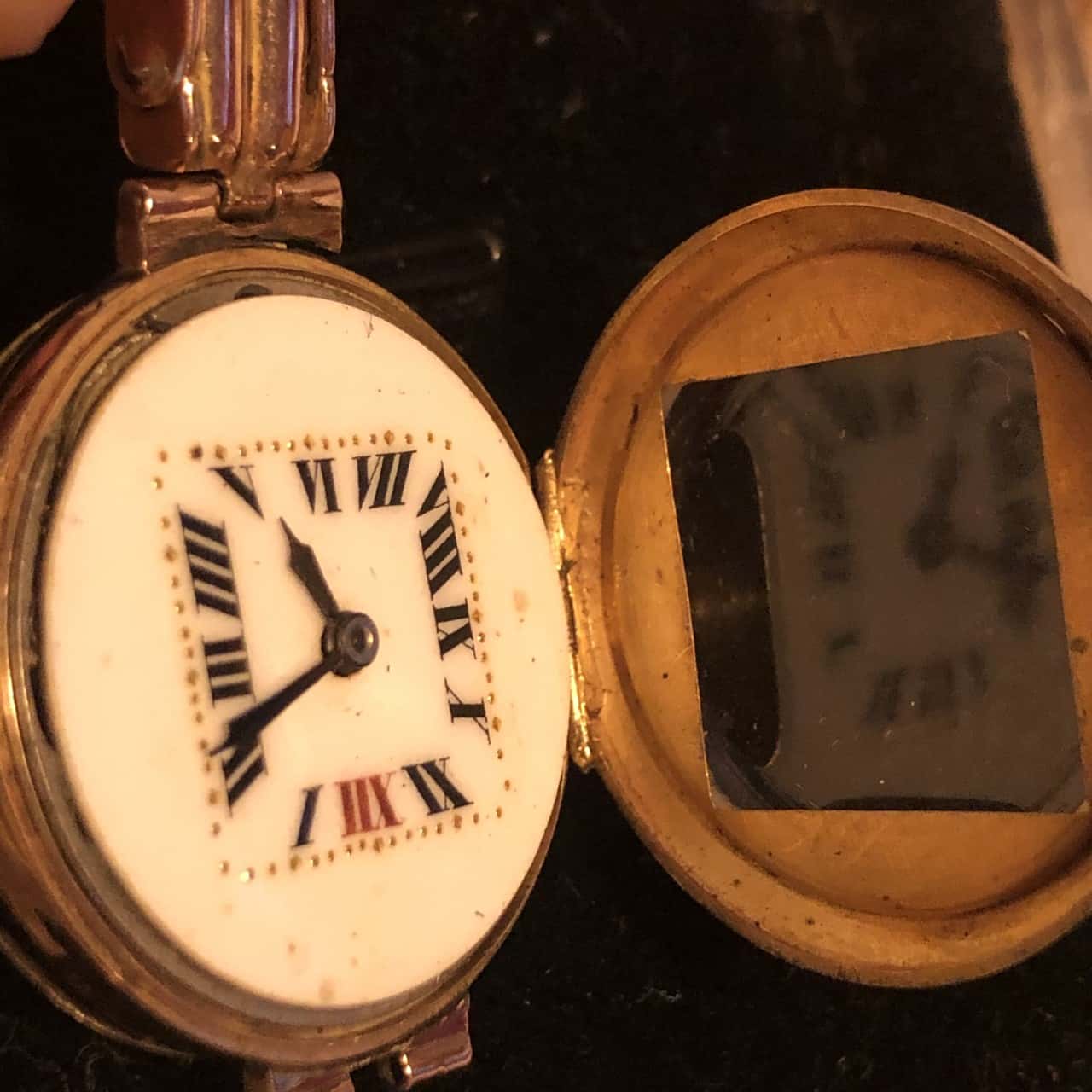 Womens 9ct Gold Nurses Watch (1930's era)(s)