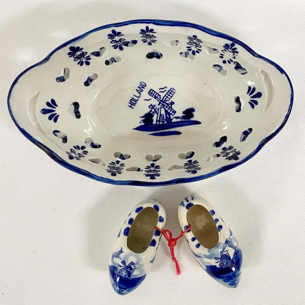 Delft Blue Holland Dish and Clogs (s)