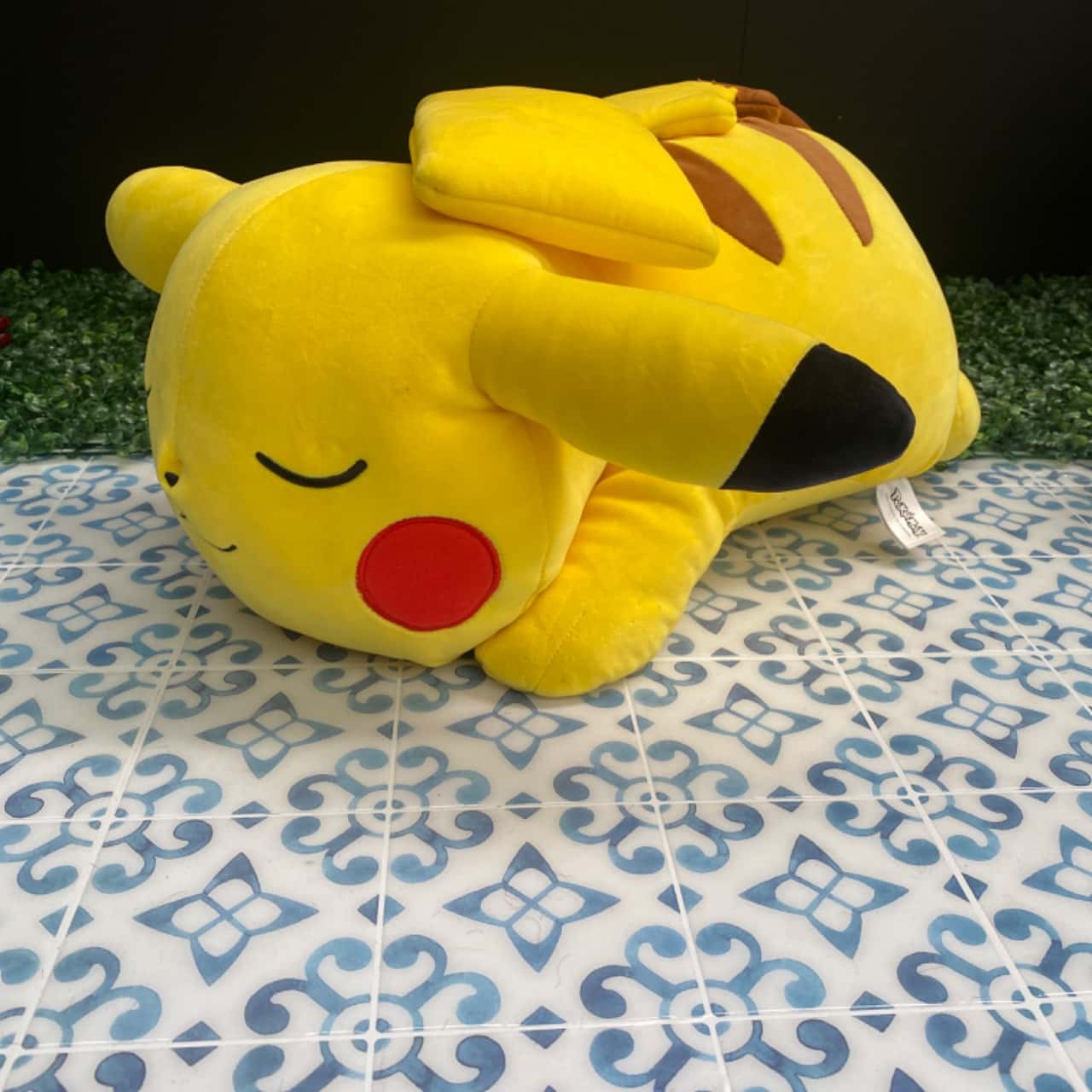 Sleeping pikachu plush xxl(s)