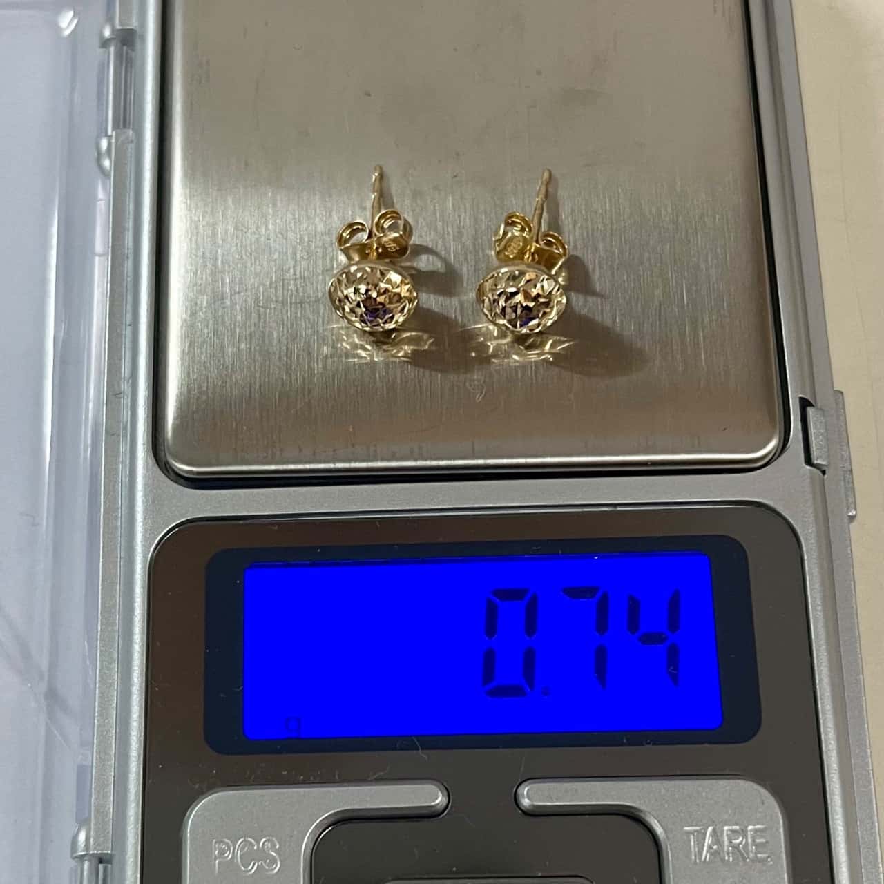 375 Earrings Gold Studs with 375 Gold Backs .74 grams