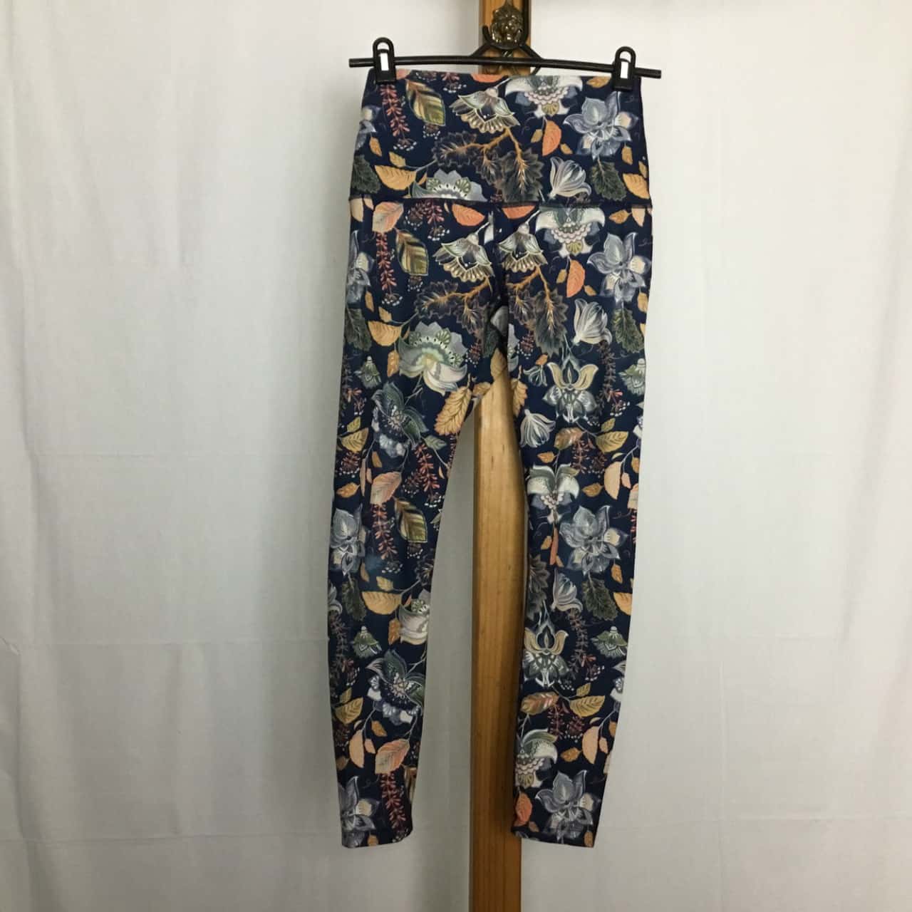 Lorna Jane Navy Floral Sports Leggings Size S(s)
