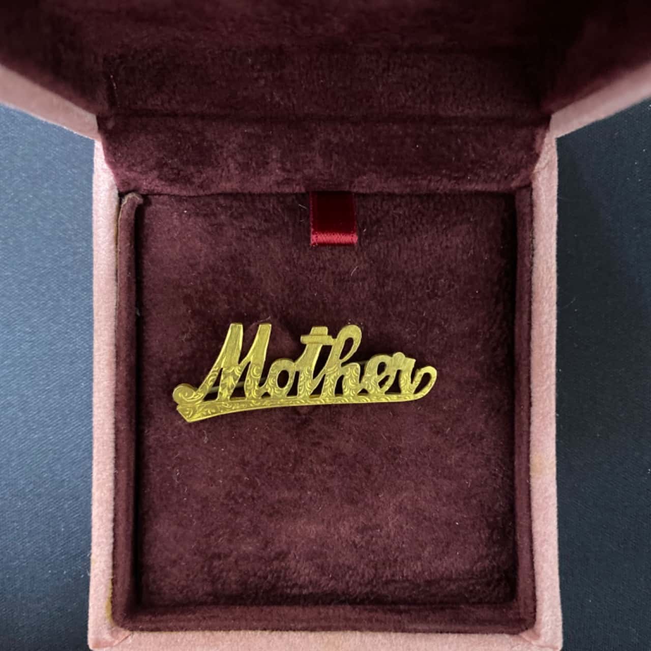 APEX Vintage Stamped 9ct Yellow Gold Engraved MOTHER Brooch(s)