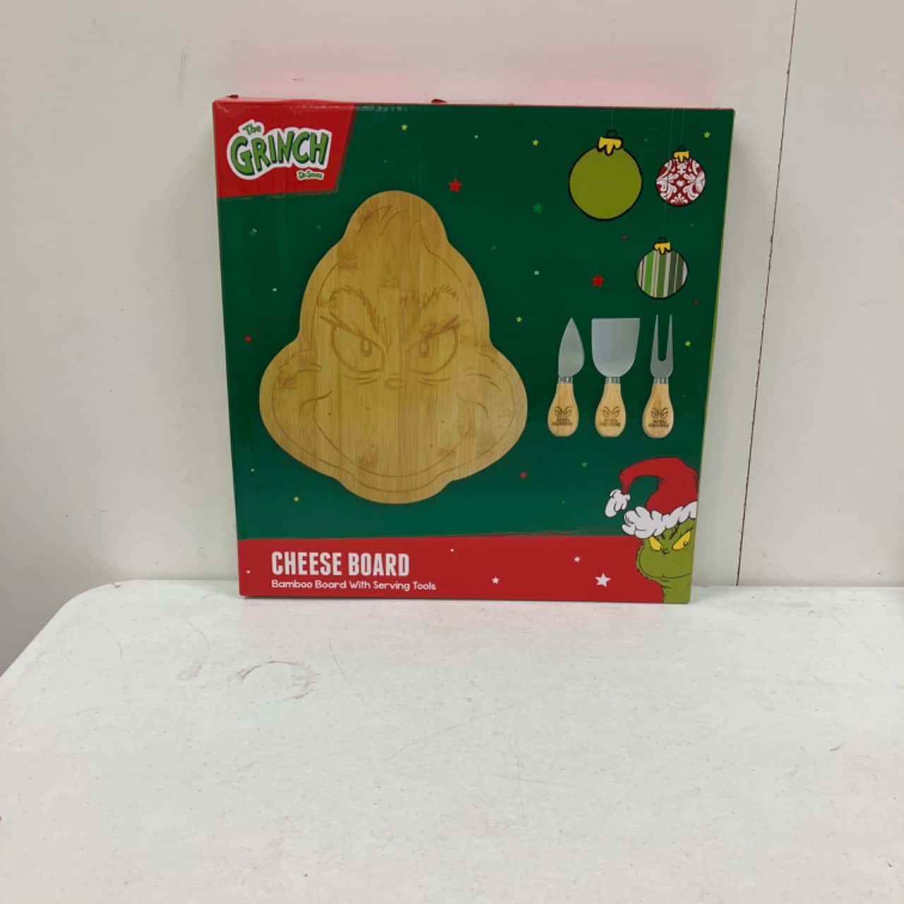 The Grinch Bamboo Board W/Serving Tools(s)