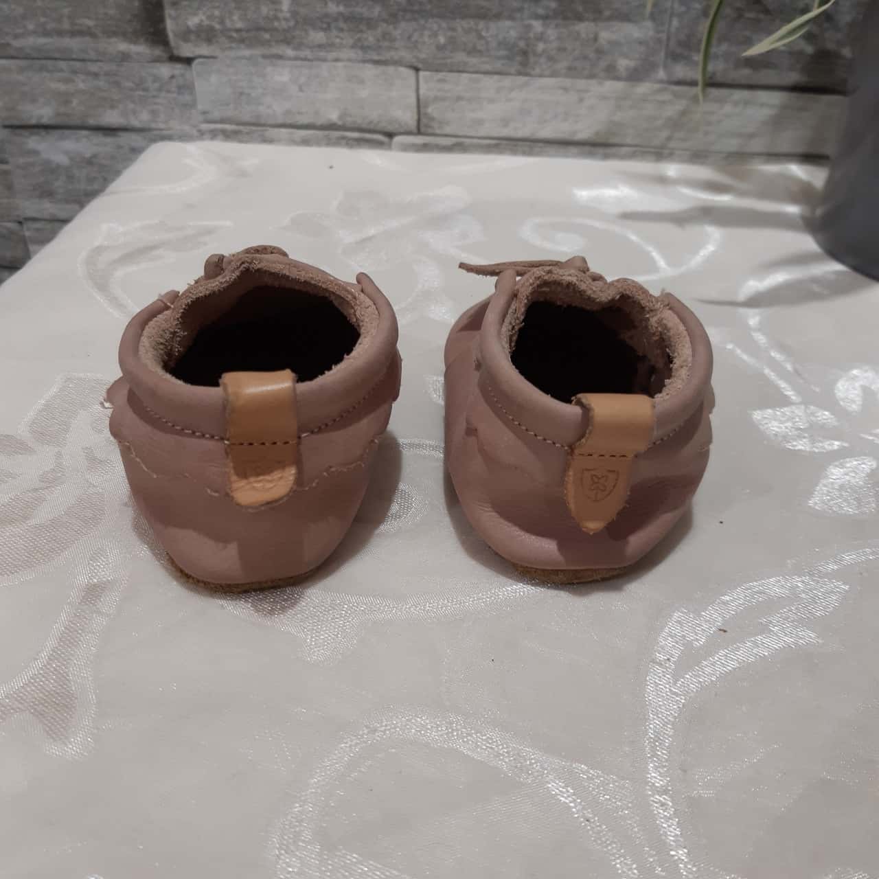 Pretty Brave Kids Size 4 Shoes Dusty Pink