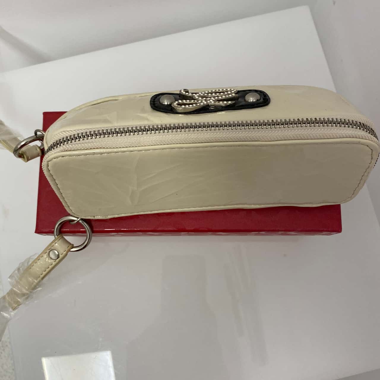 Guess Cream Pencil Case. New in gift box(s)