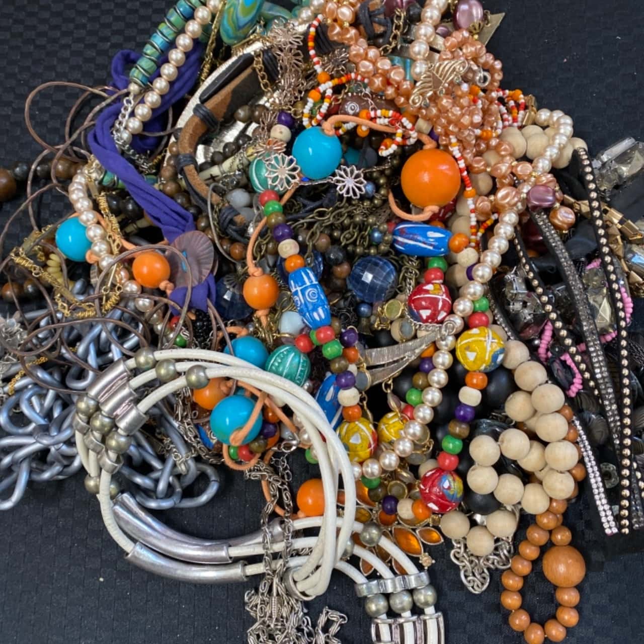 1.5kg Bag of Mixed Broken Jewellery. Craft. Jewellery Making. Bulk lot(s)