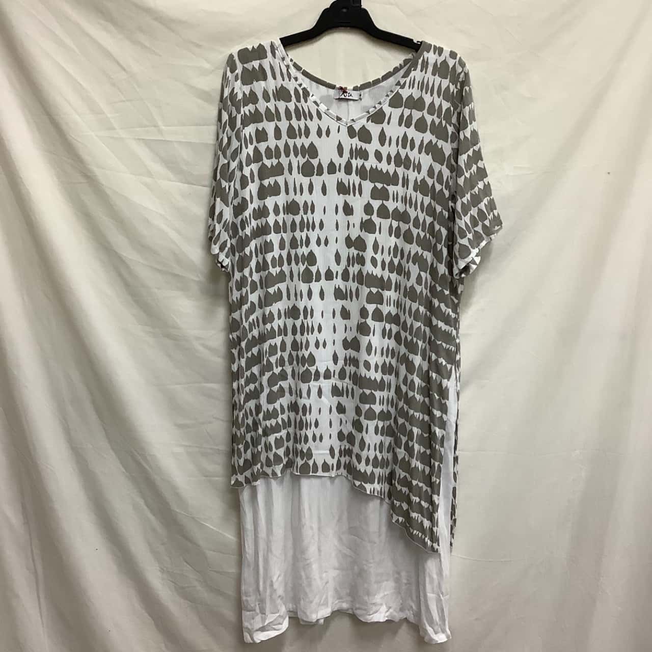 Kita Womens Size 16 Grey / White dress(s)