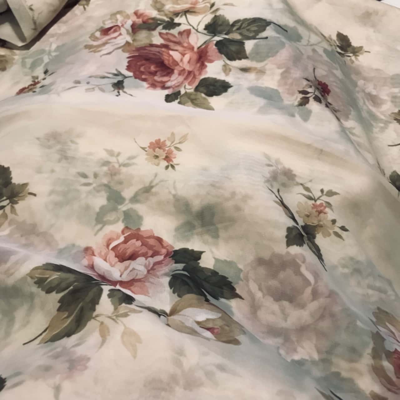 NWOT Sheer Floral Fabric 145 cm x 260 cm (s)