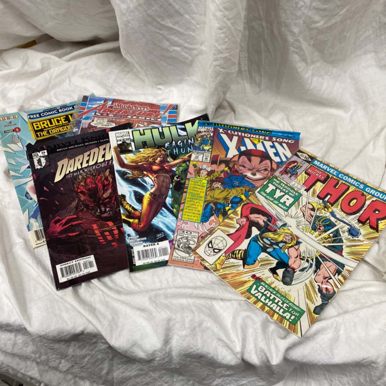 Pile of six Comics including Marvel comics Thor and X Men and the hulk