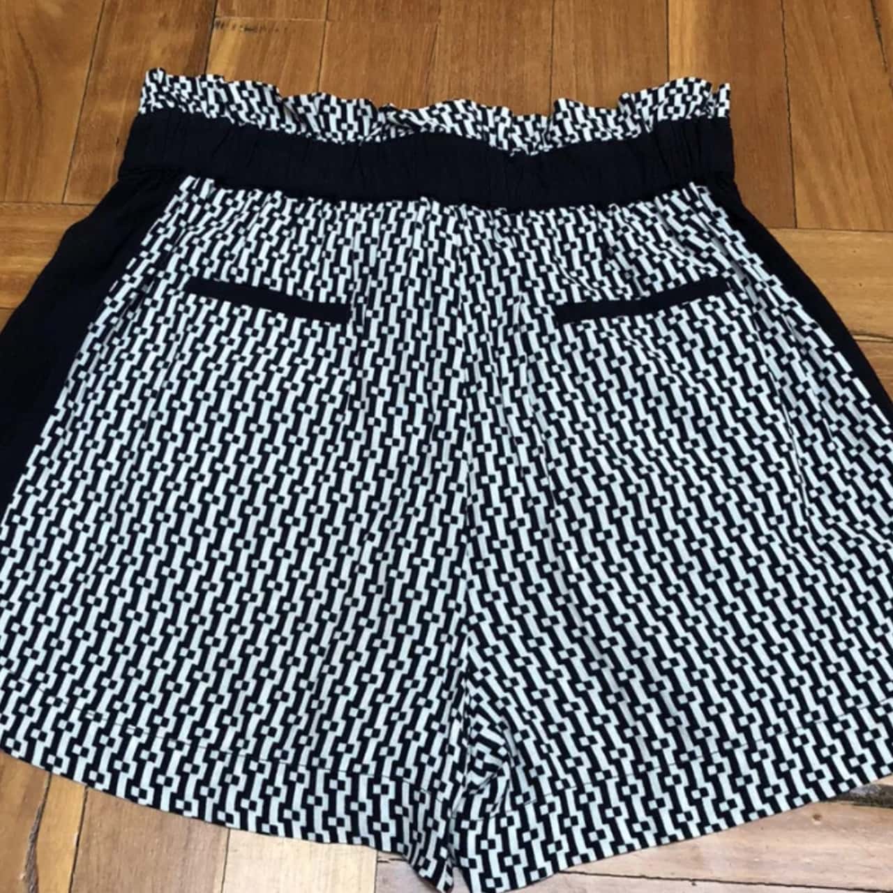 Sass & Bide Size 10 Shorts Black/ White (s)
