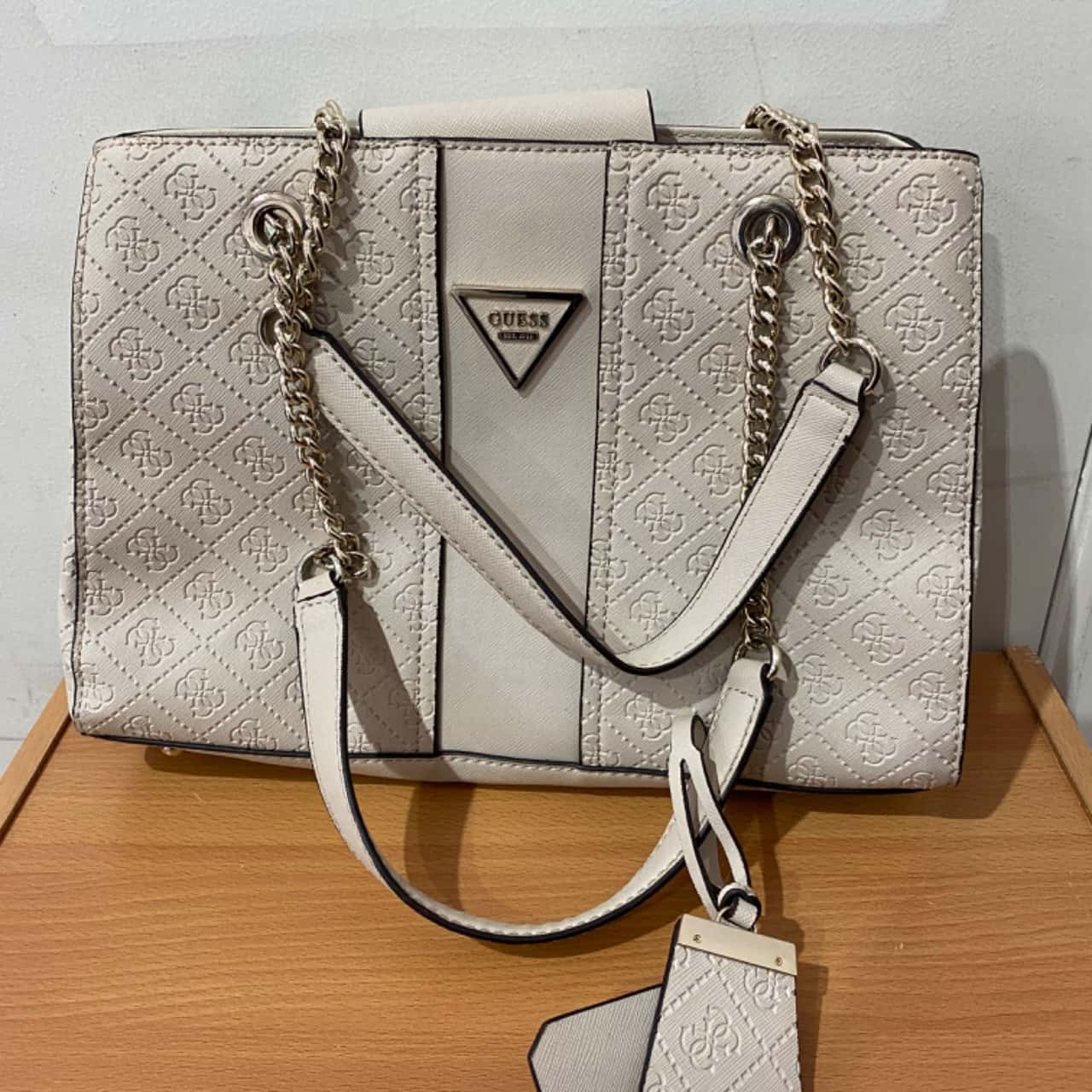 Guess Womens Handbag Beige / Gold (s)