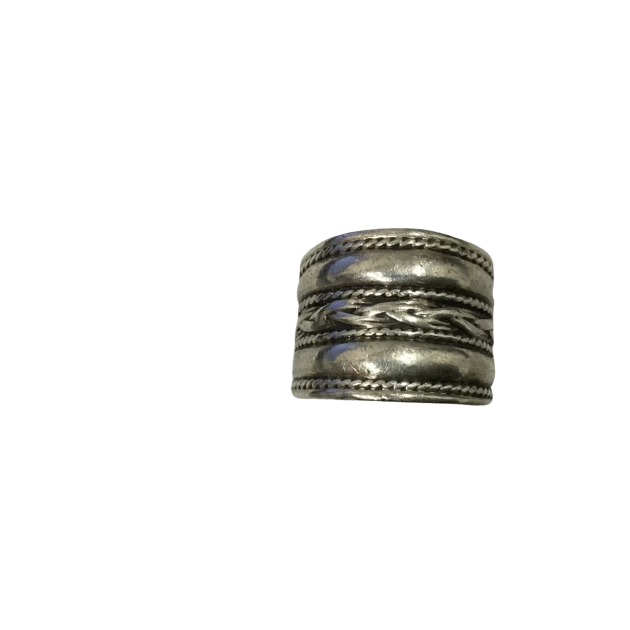 Beautiful Patterned Ring Approx Size O