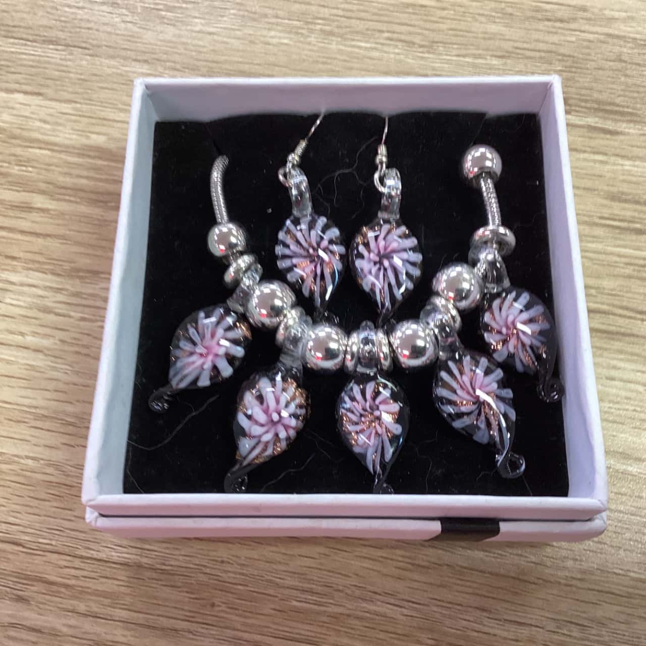 Womens Beaded Necklace / Earrings Black / Silver