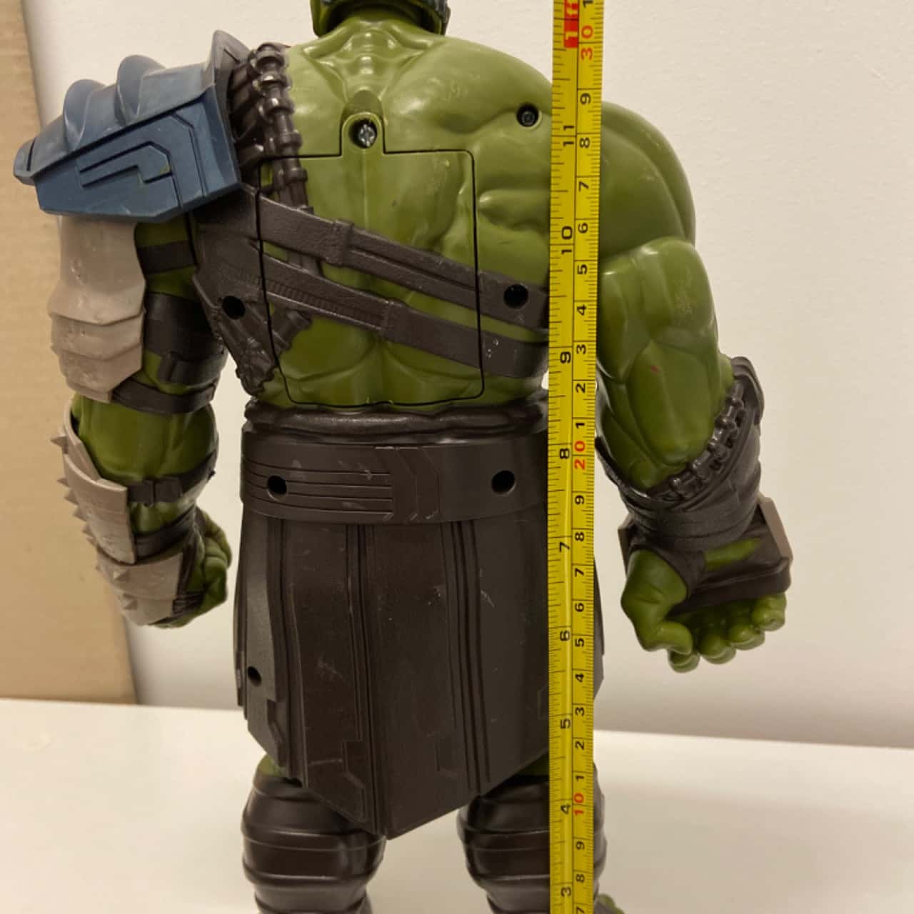 Marvel Thor : Gladiator Incredible Hulk figure.. approx 35 cms tall (s)