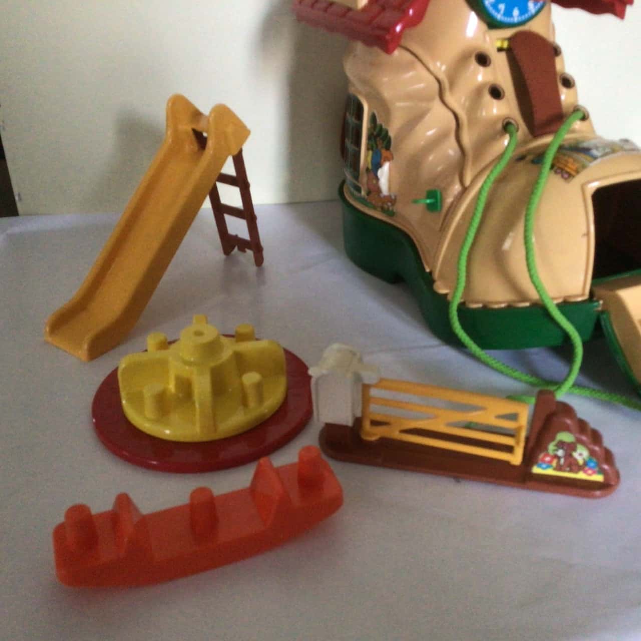 Vintage Matchbox Live n' Learn Play Boot Shoe School House Playset 1983 ...