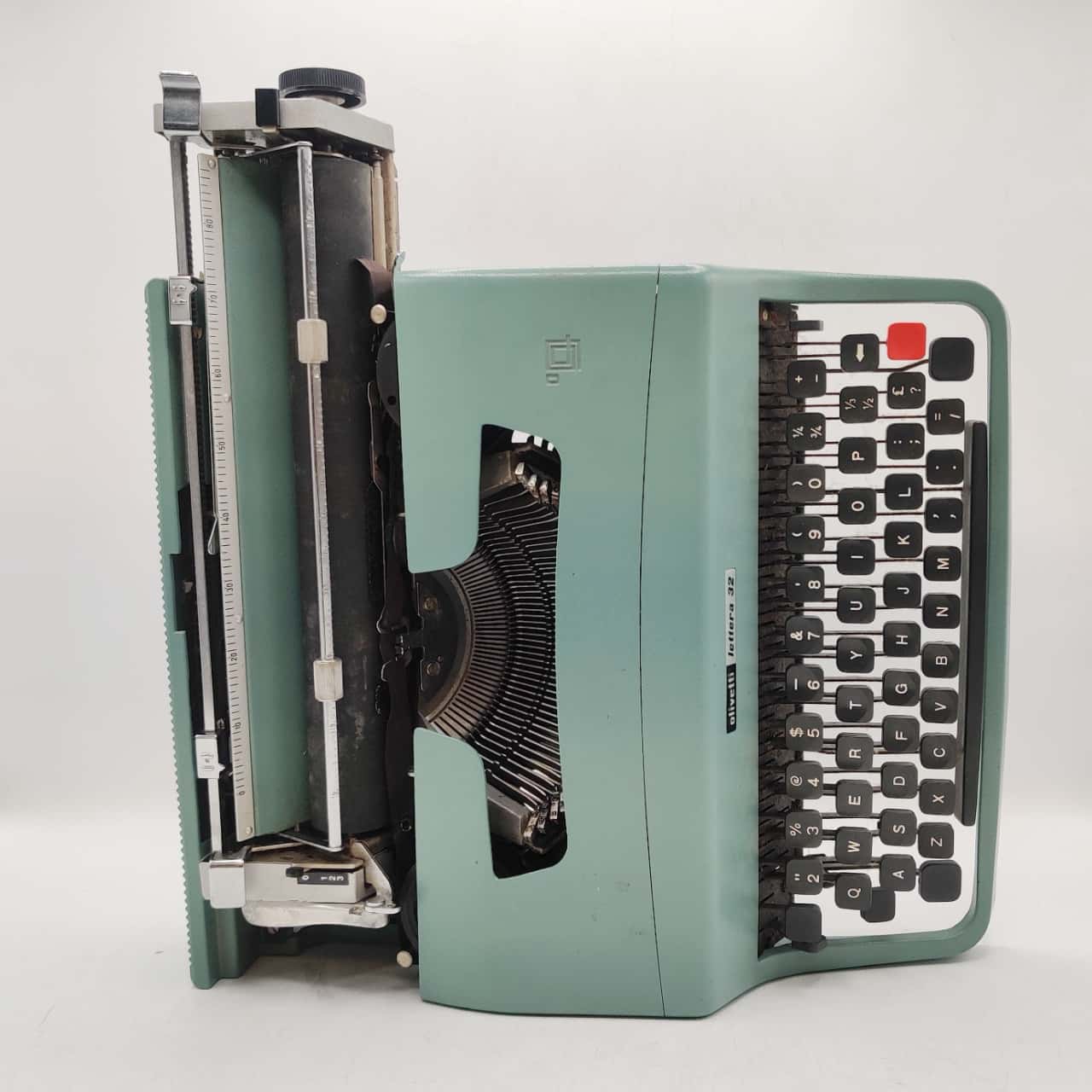 Vintage Olivetti Lettera 32 Typewriter In Carry Case - Made In ...