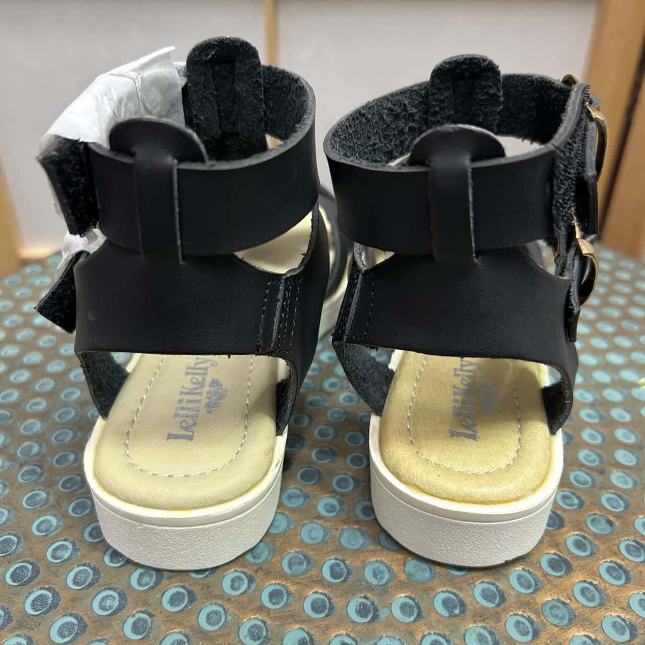 New With Tags LELLI KELLY Girl's Size 30 Lavinia Leather Sandal Beige / Black