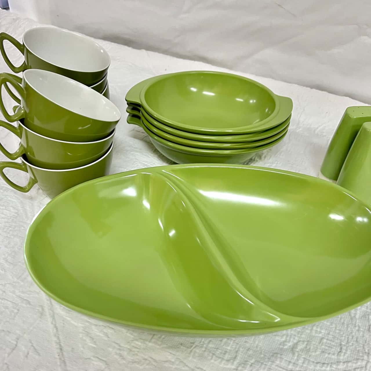 Vintage Melmac ware 13 piece picnic set-green(s)