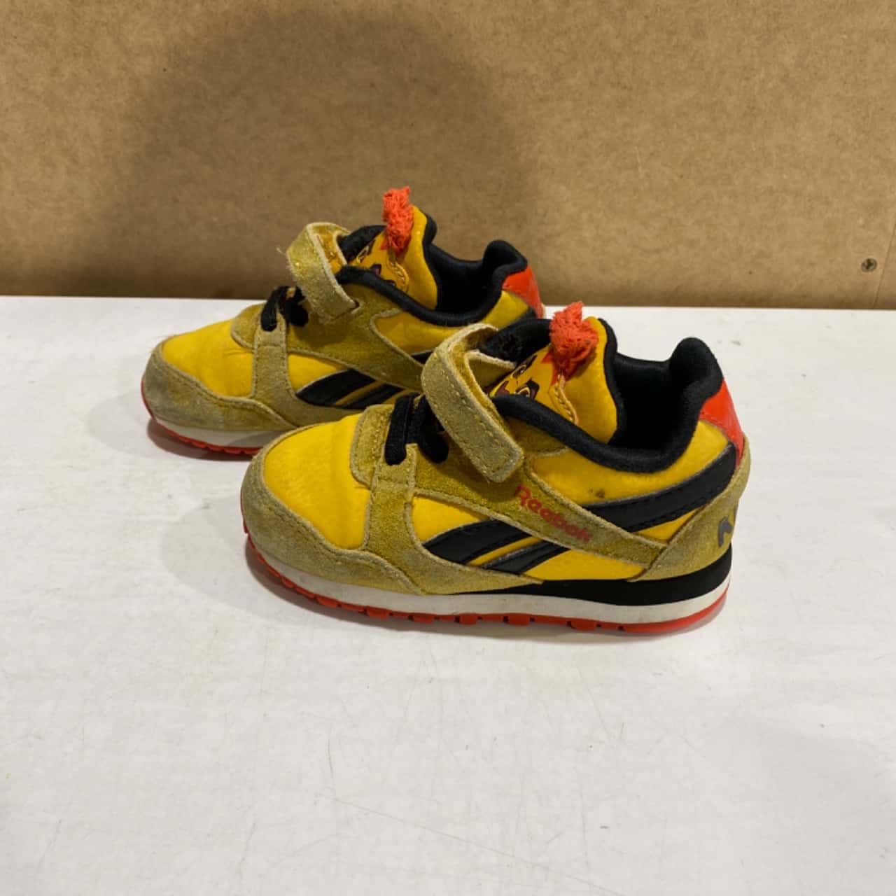 Reebok Kids Size 5 Yellow