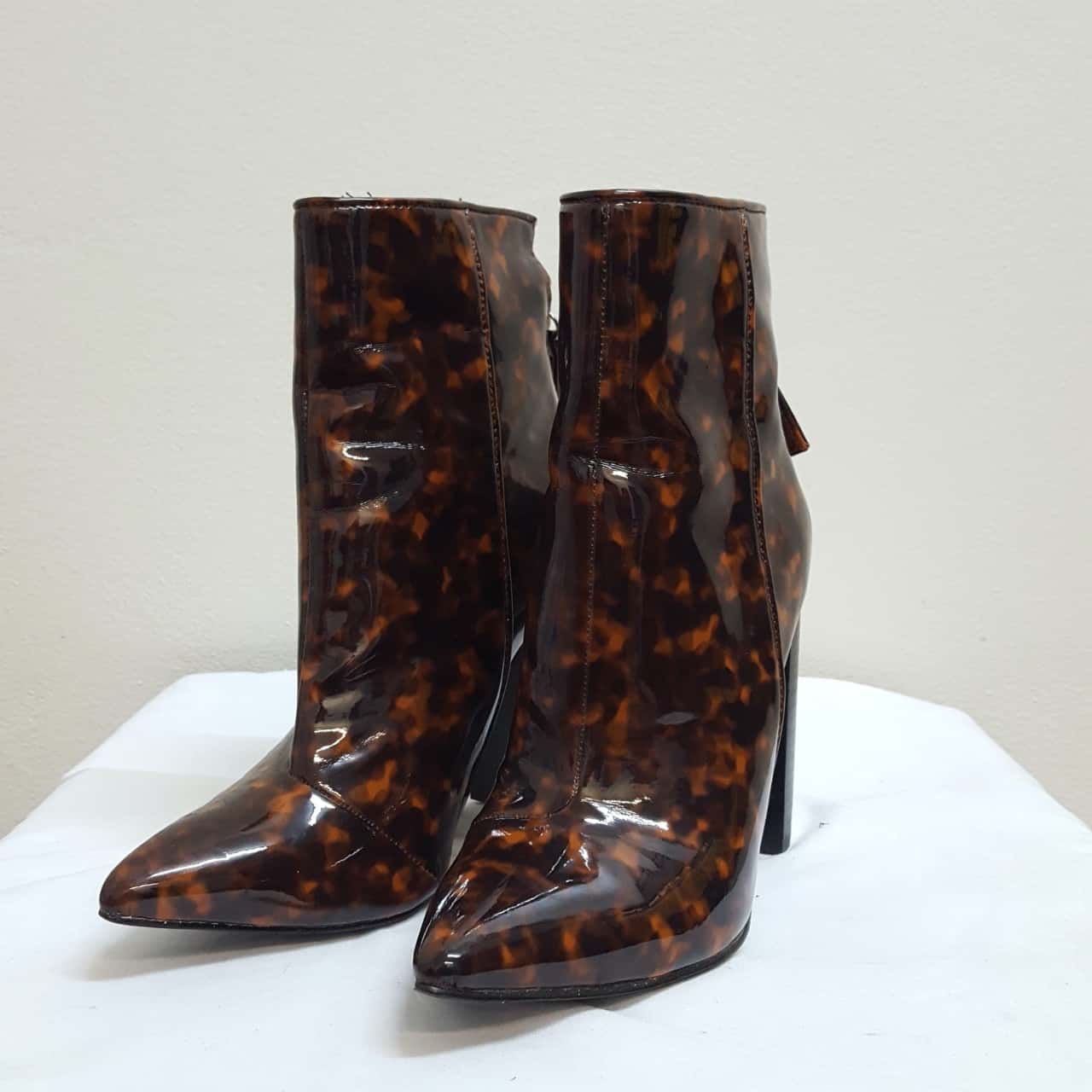 Steve Madden Brown Pointed Toe Boots Women's size 5.5 (s)