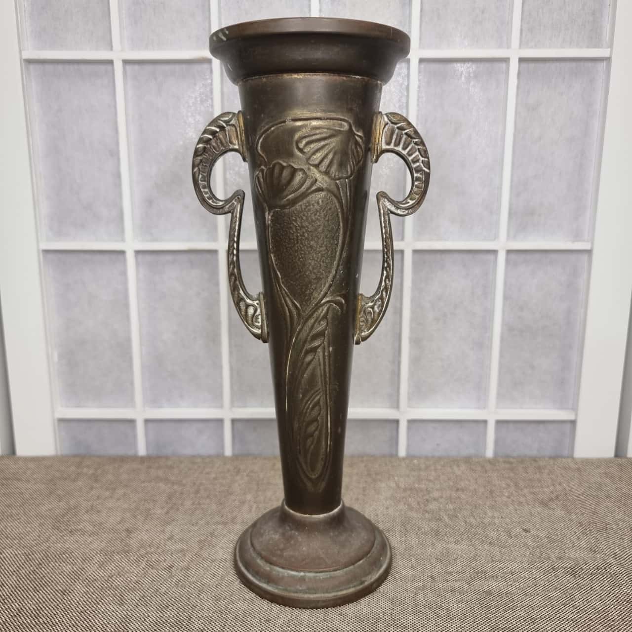 Beldray Art Trumpet Vase With Floral Detail - Made In England(s)