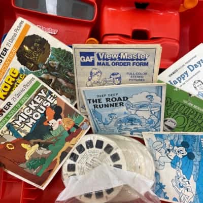 4x vintage view masters, slides and case ( as is )