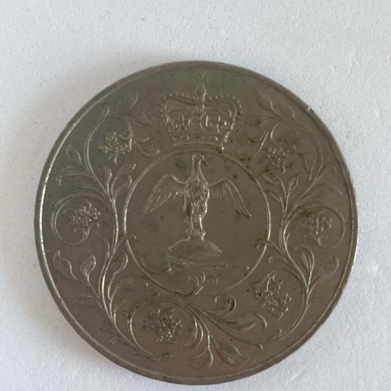 1977 Queen Elizabeth Silver Jubilee coin by Westminster Bank Ltd (b11)(s)