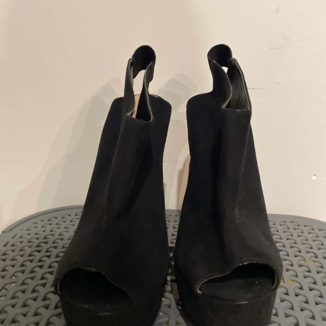 Betts Bang High Heel Peep Toe Shoes Womens Size 39 Black / Rose Gold Heel