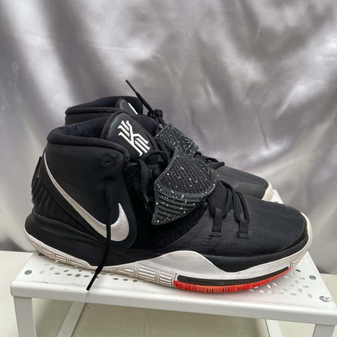 Nike Kyrie Size 11.5 Black (s)