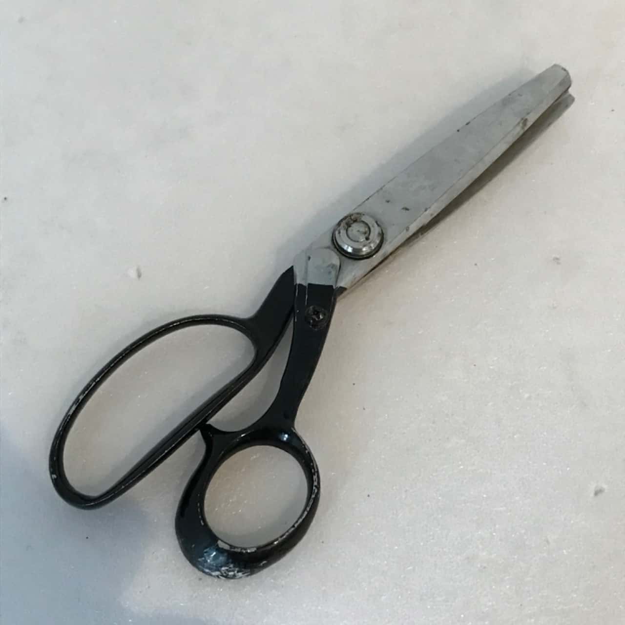 Vintage Canary Pinking Shears Zig Zag Dressmaking Sewing Scissors, Japan(s)
