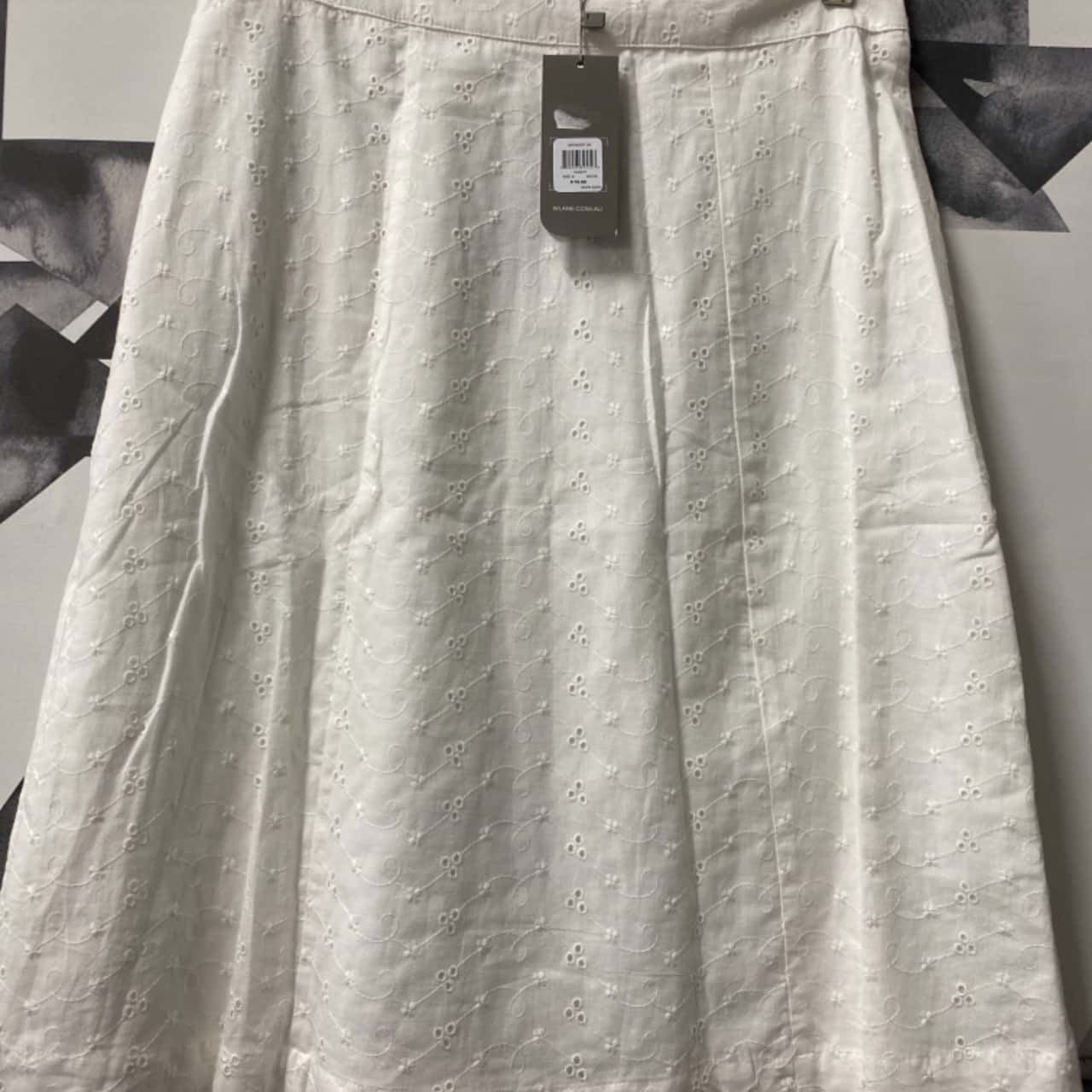 W. Lane Womens Size 8 White cotton skirt new (s)