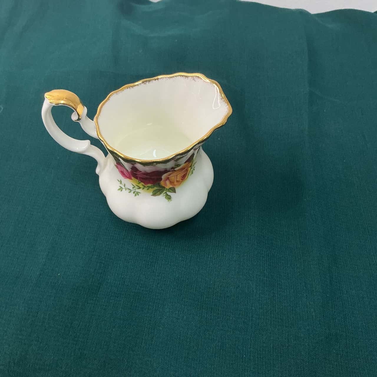 Royal Albert - old country roses tea cup, milk jug, sugar bowl