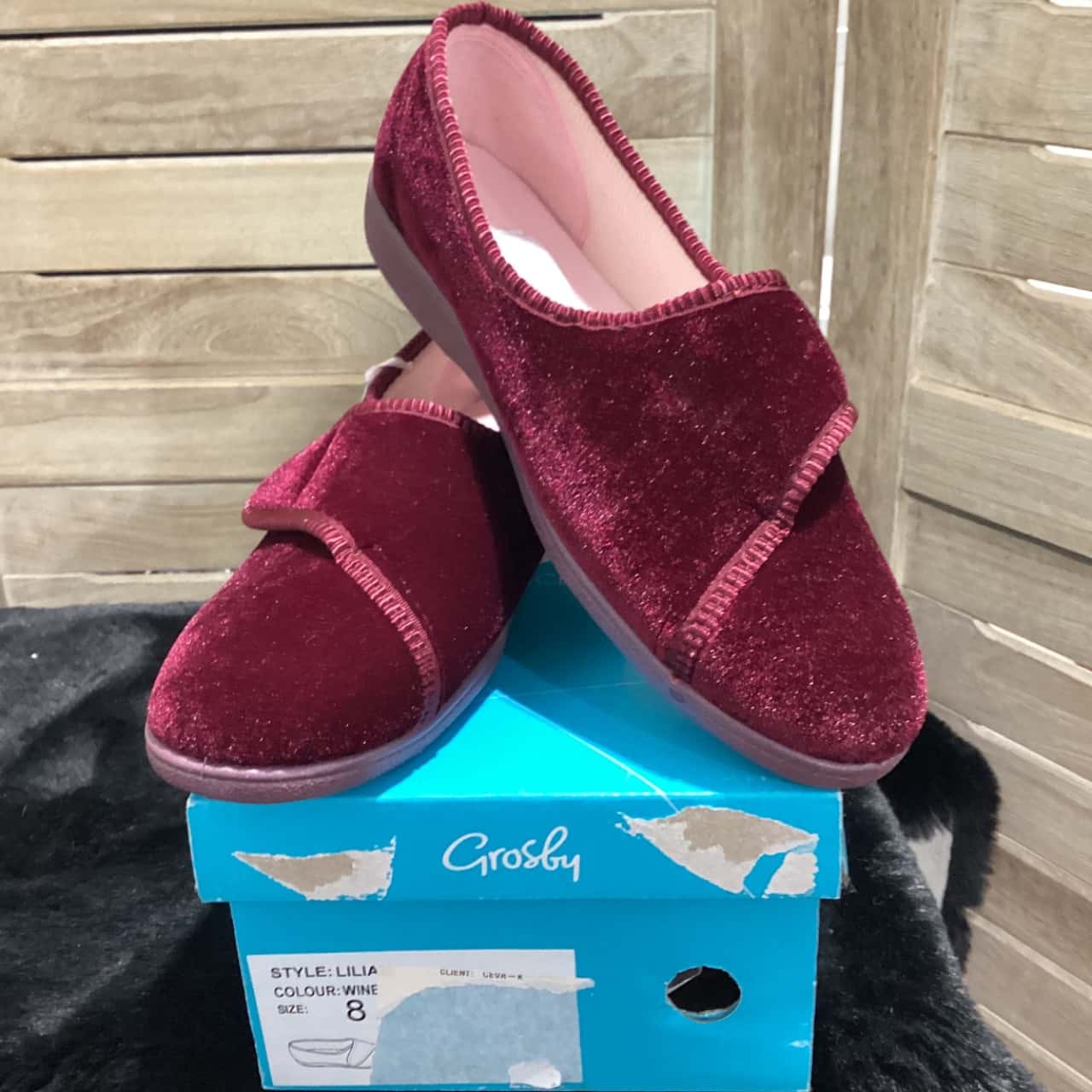 Womens Maroon slippers