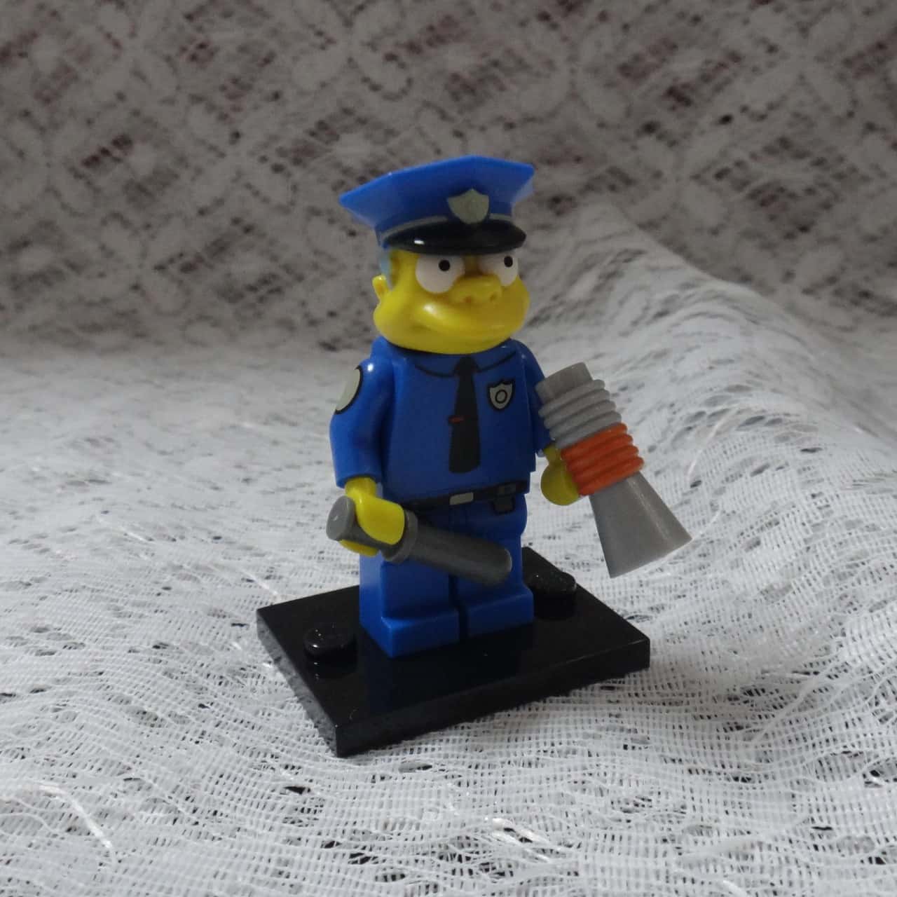 Retro Series 1 (2009) Simpsons Lego Character - Chief Wiggum(s)
