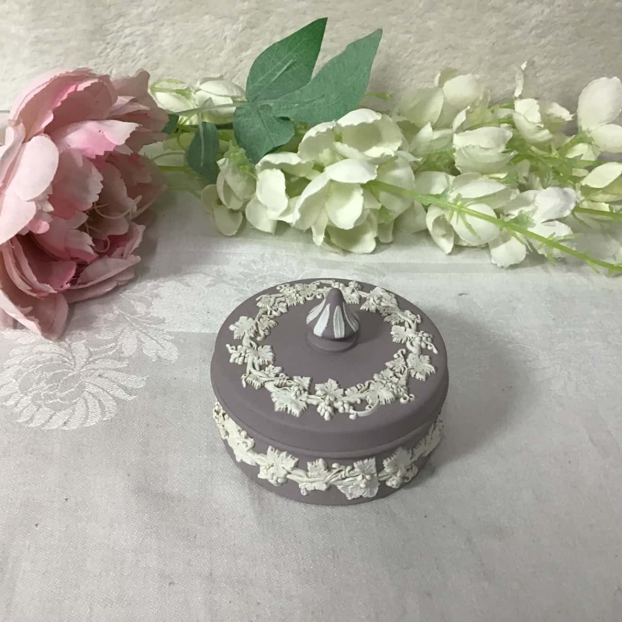 Vintage Wedgwood Grey / White Grape Vines Small Round Trinket Box with ...