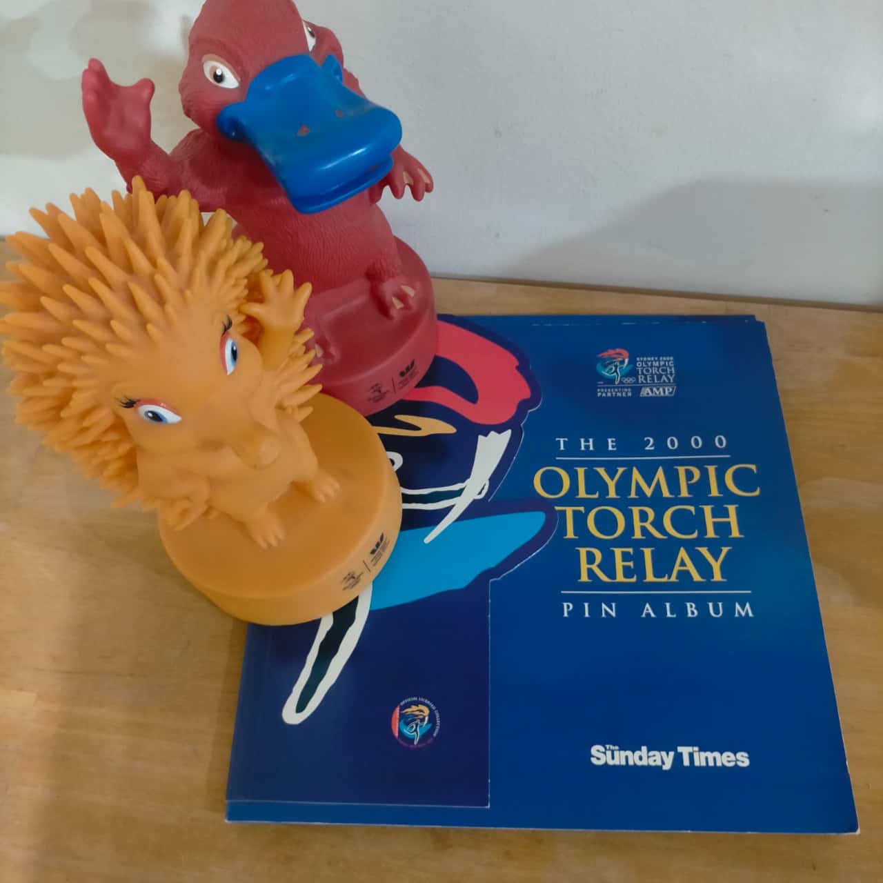 SYDNEY 2000 OLYMPIC Pin & Money Box Lot GUC