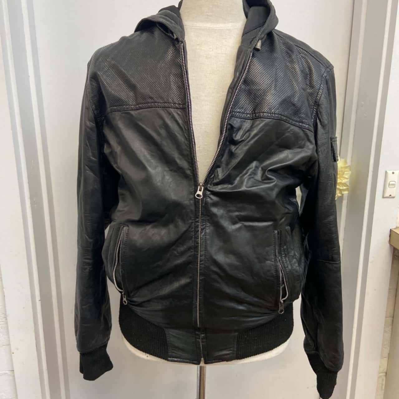 Avia Trix XL leather bomber jacket with hood