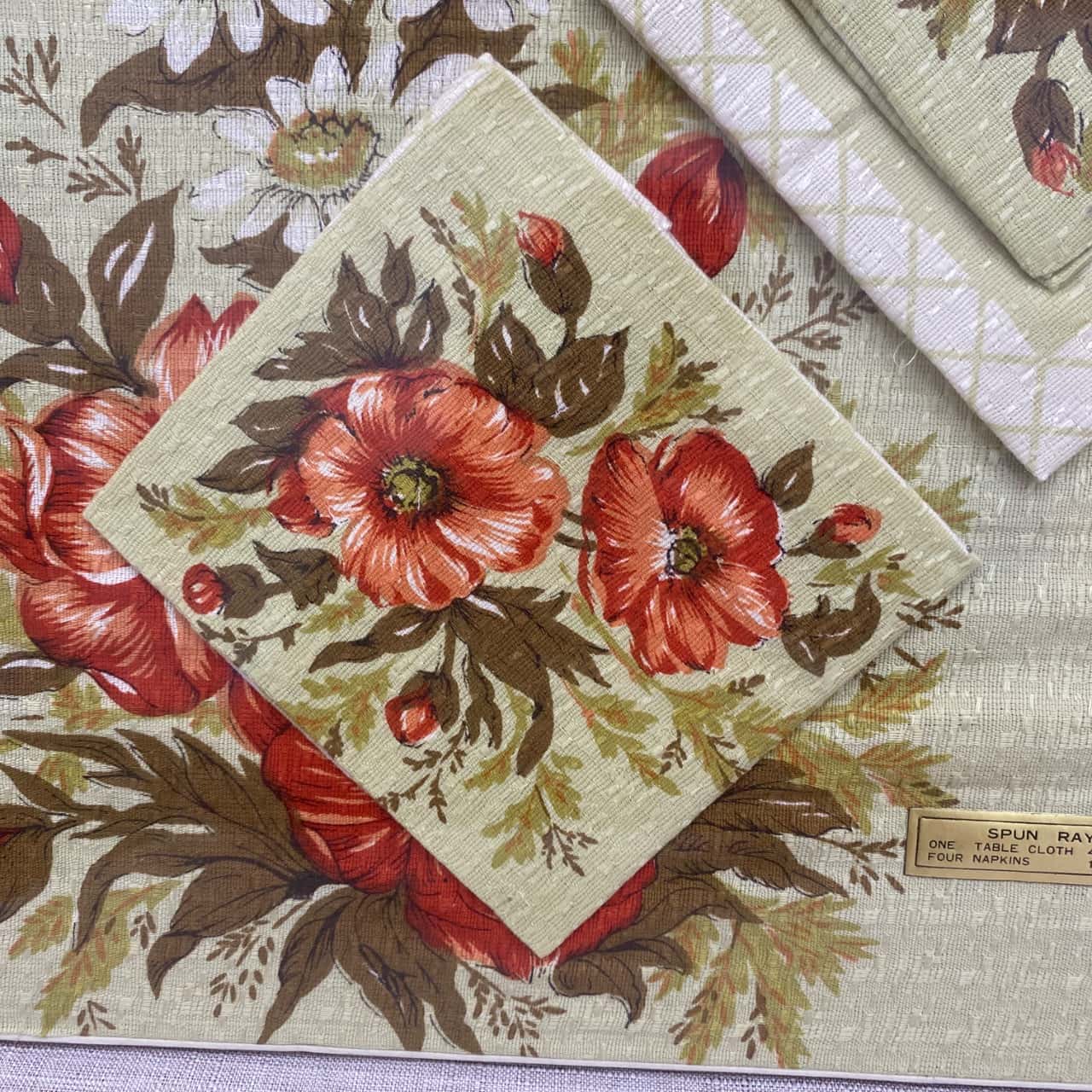 Spun Rayon table cloth and napkin set from japan (s)