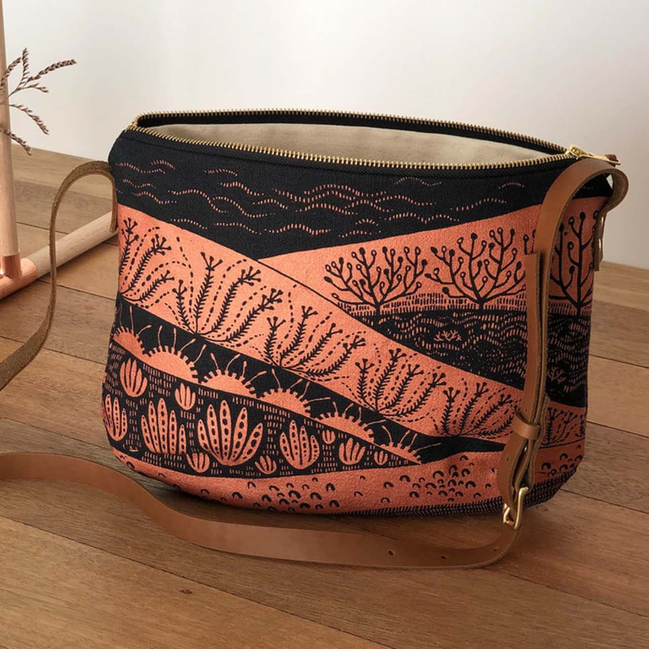 One Thousand Lines Women's Sand Dunes shoulder bag - Copper(s)